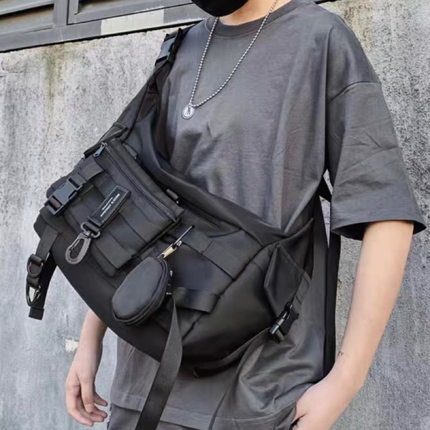 取り外し可能ポーチ付 大容量ショルダーバッグ（3Colors）240682 – Champyee (チャンピー) アウトドア系コーデショップ